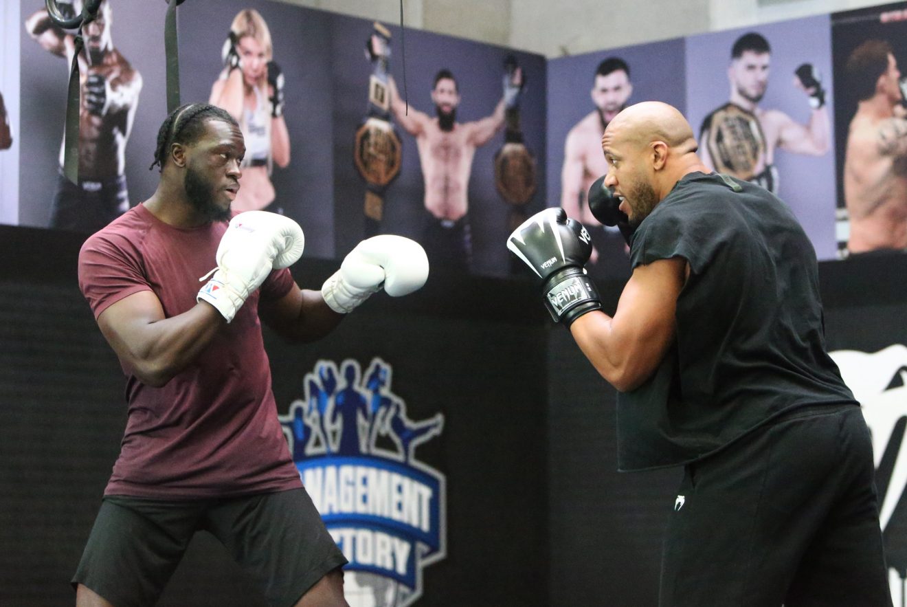 Boxe : Avant son combat contre Volkov, Ciryl Gane travaille sa boxe ...